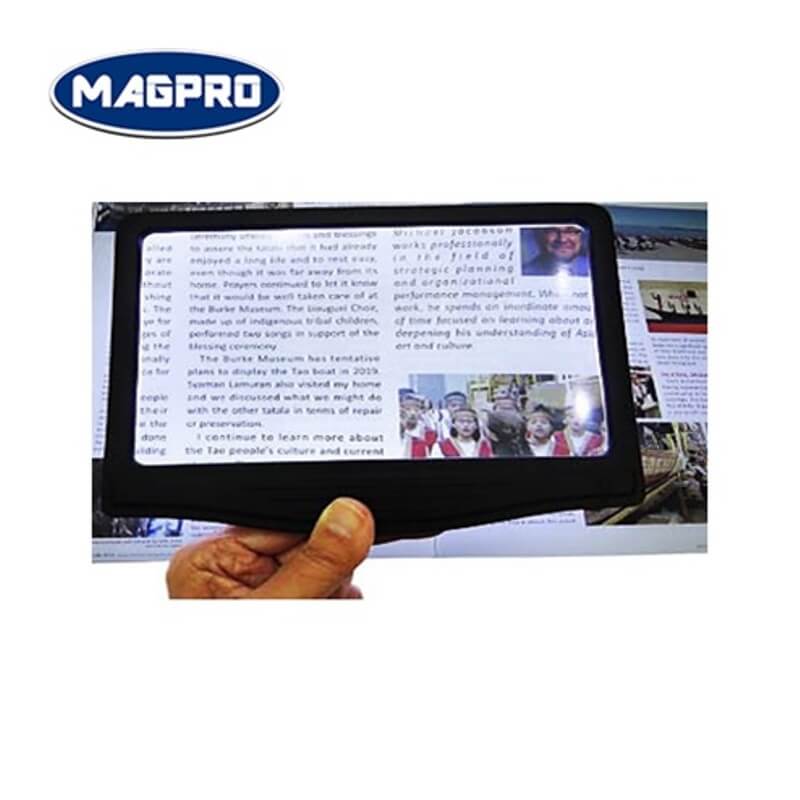 3x Full Page Magnifier SMD LED Lighting With Black Plastic Frame Lays ...