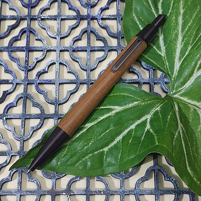 Bouncing Ballpoint Pen Made From Taiwan Cedar | Taiwantrade