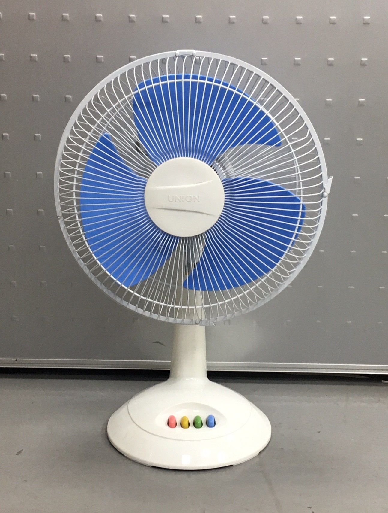 Desk fan 12" push button switch Plastic blade | Taiwantrade