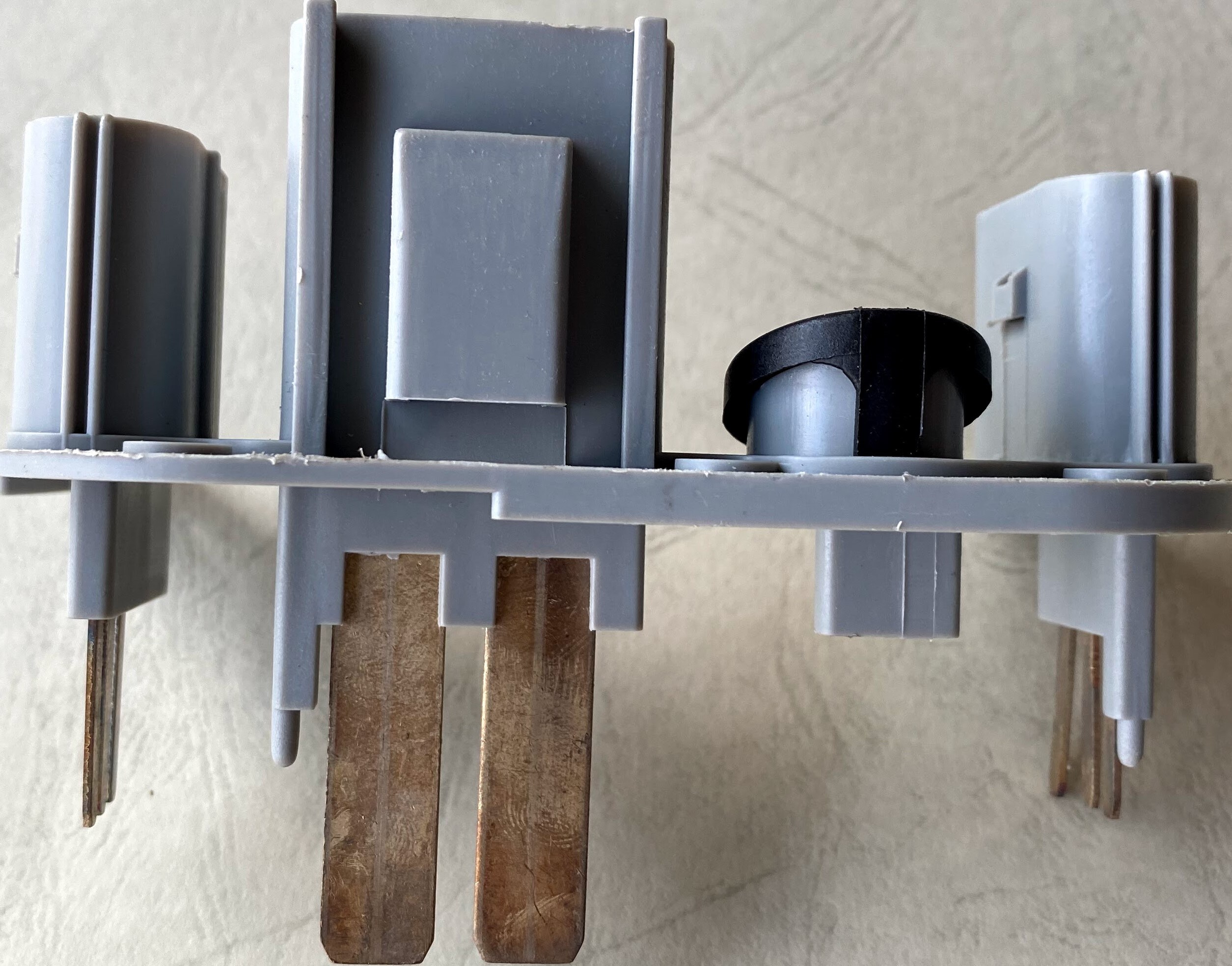 plug fit Electric power steering pump for Ford Focus | Taiwantrade