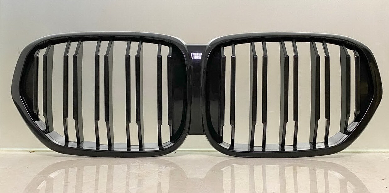 X-1 F48,F49 LCI 19 ON SHINY BLACK M LOOK | Taiwantrade