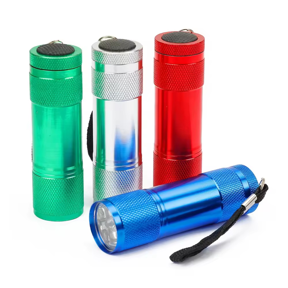 6-PIECE LED FLASHLIGHT SET | Taiwantrade
