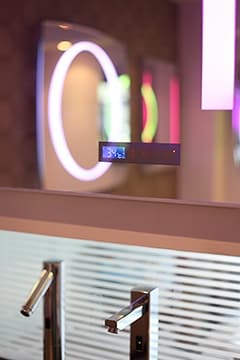 LED Rainbow Defogging Mirror | Taiwantrade