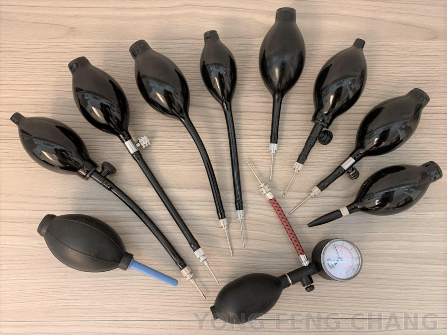 Inflating ball pumps with gauge | Taiwantrade