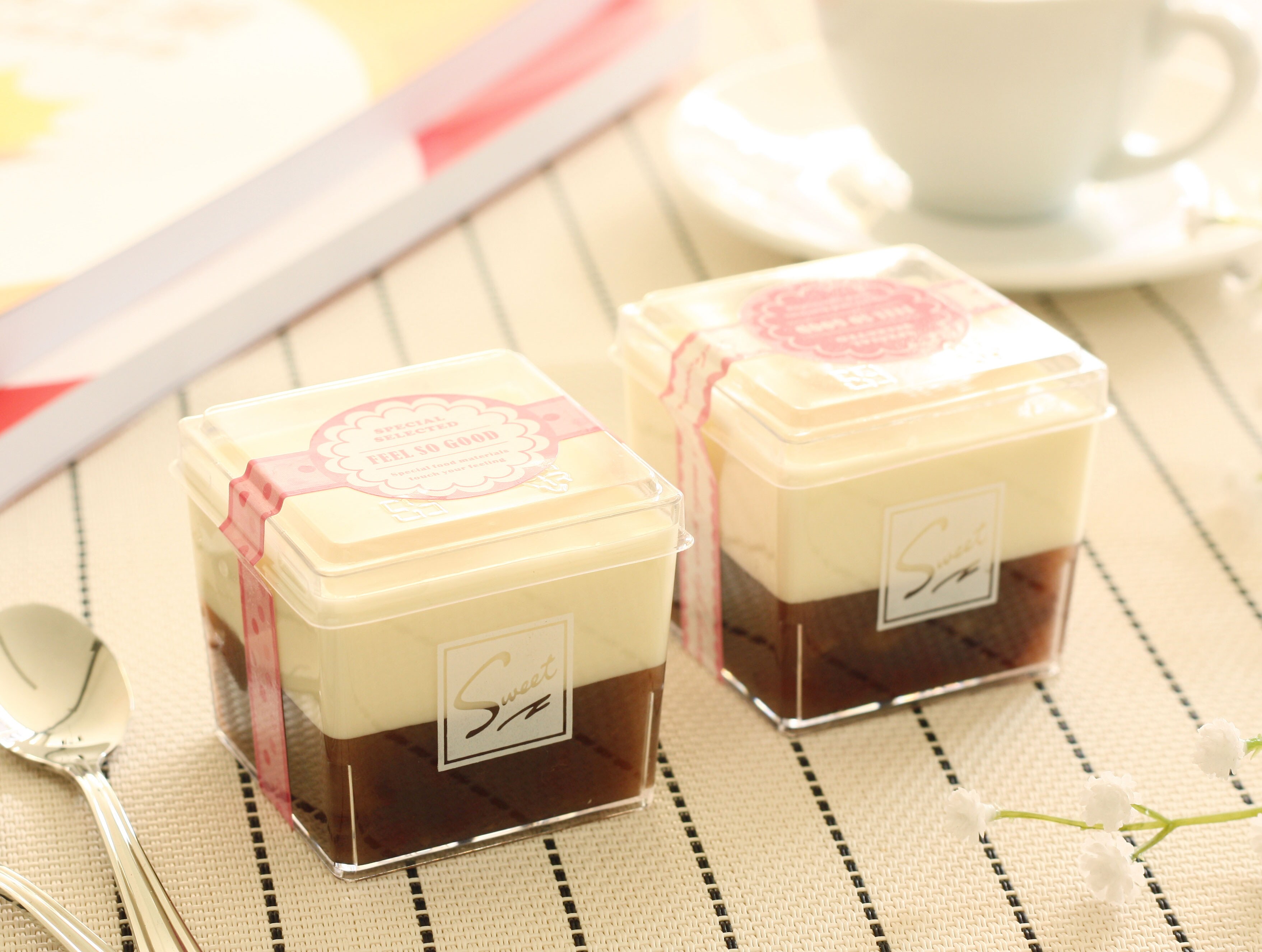 Plastic Mousse Party Cube Cup with lid (White Sweet) | Taiwantrade