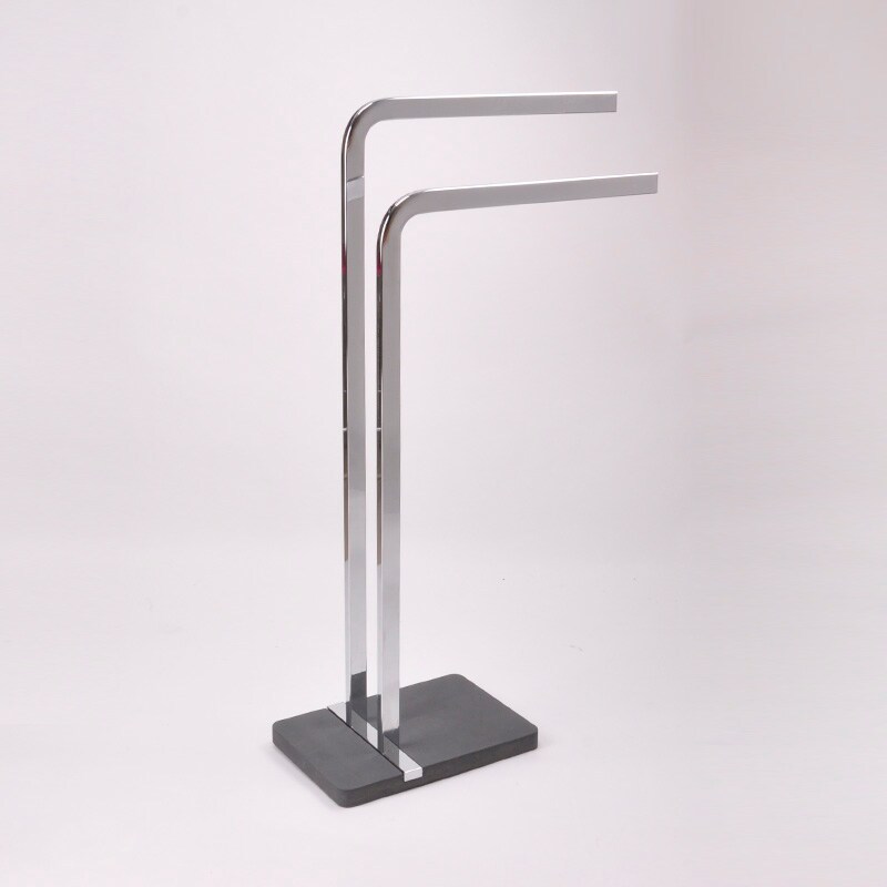 Silver-colored double 7 shape towel rack | Taiwantrade.com