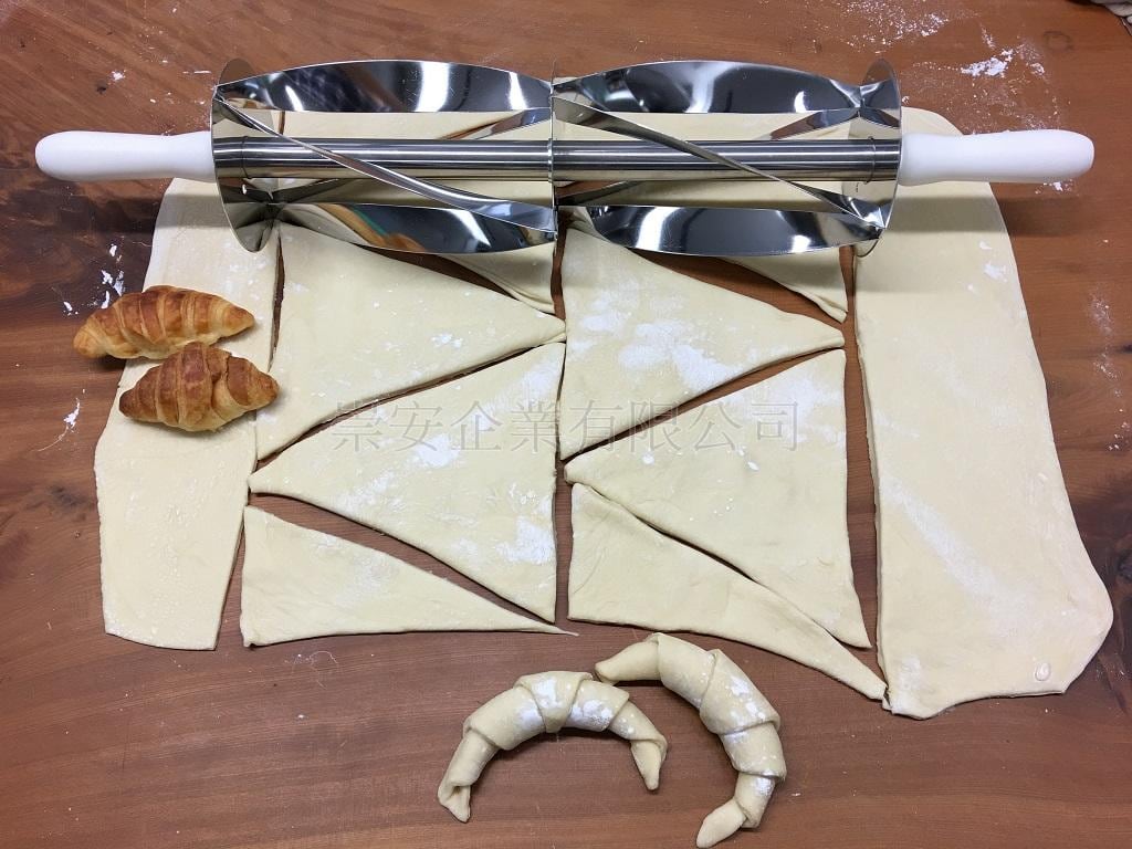 Stainless Steel Double Croissant Bread Cutter | Taiwantrade