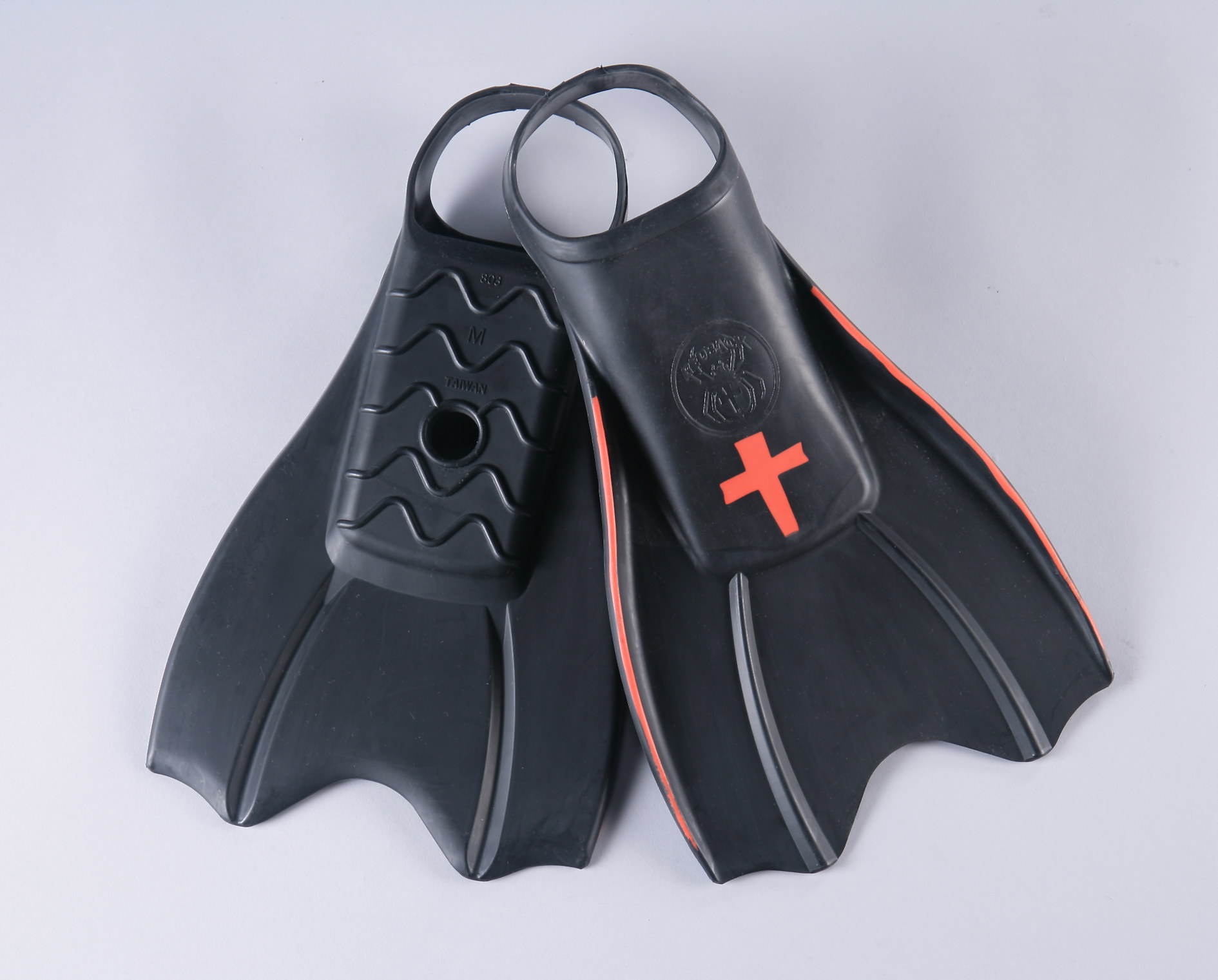 SURF FINS~RED BACK FINS | Taiwantrade.com