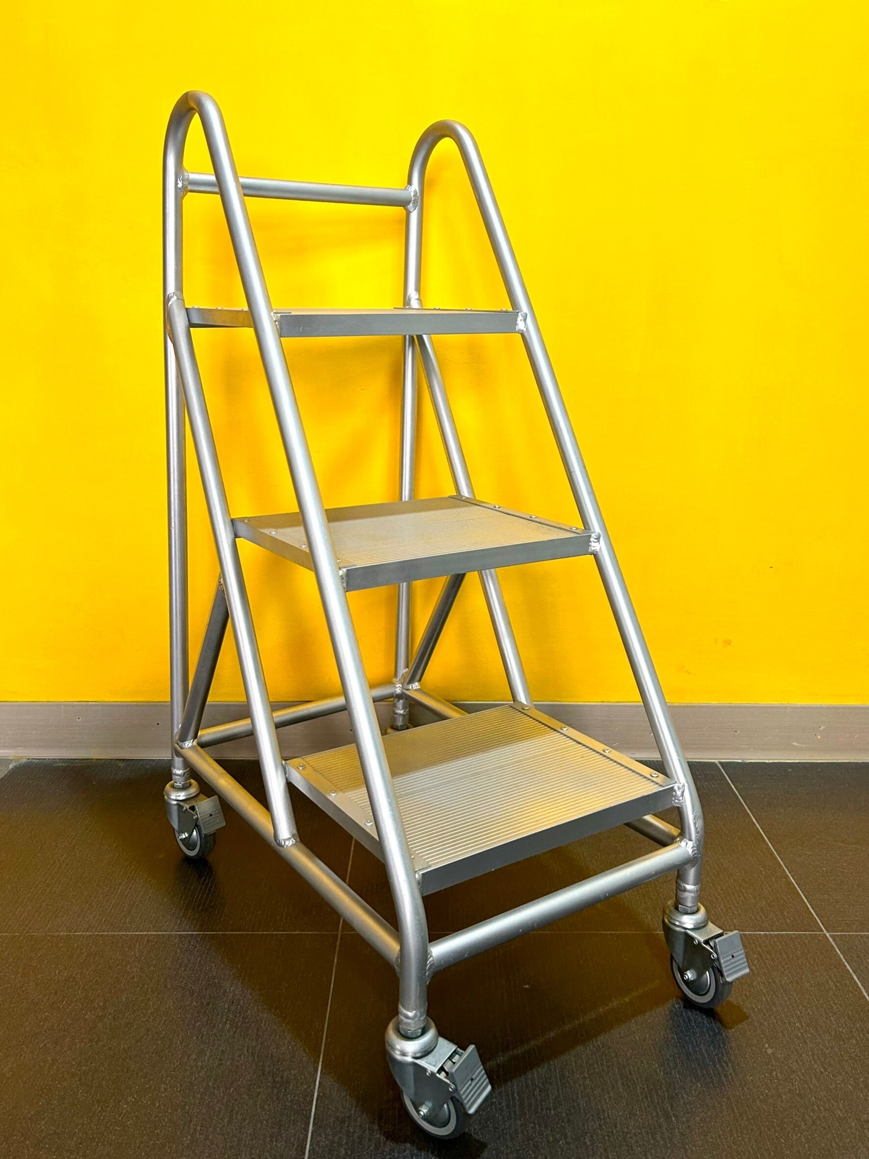 Lightweight Aluminum Rolling Ladder | Taiwantrade