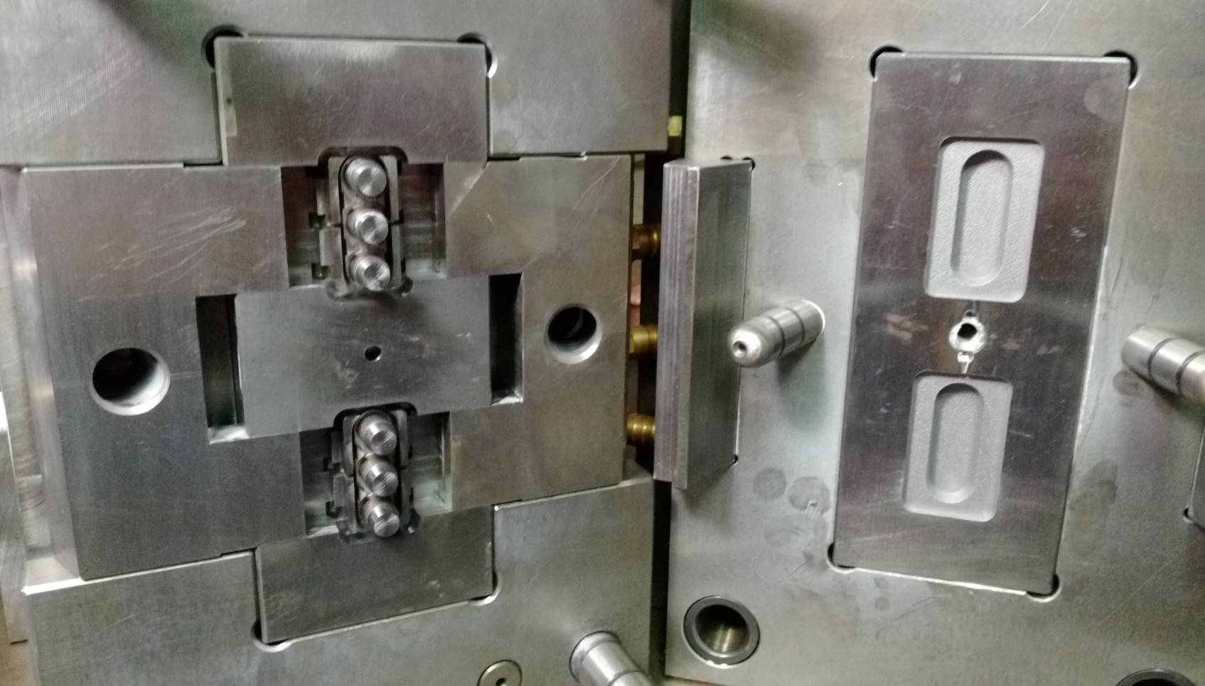 Remote control shell plastic injection parts molding and mould Taiwan ...