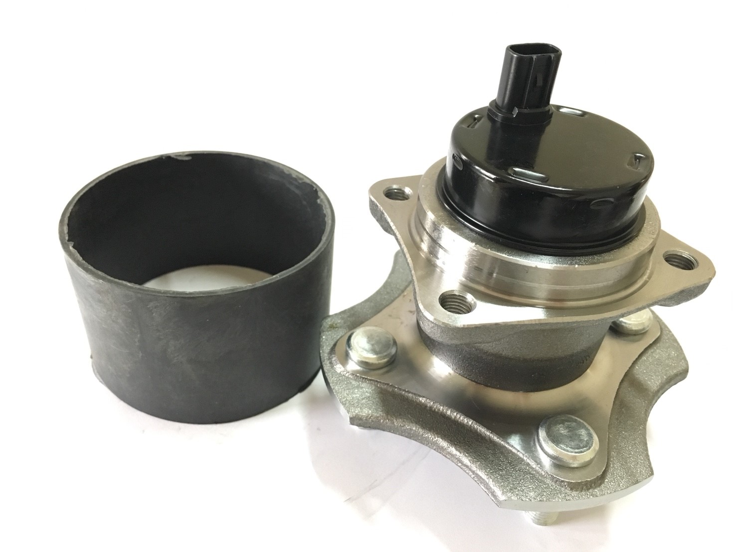 WHEEL HUB OEM 42450-13010 FOR TOYOTA COROLLA D4D CDE133R | Taiwantrade.com