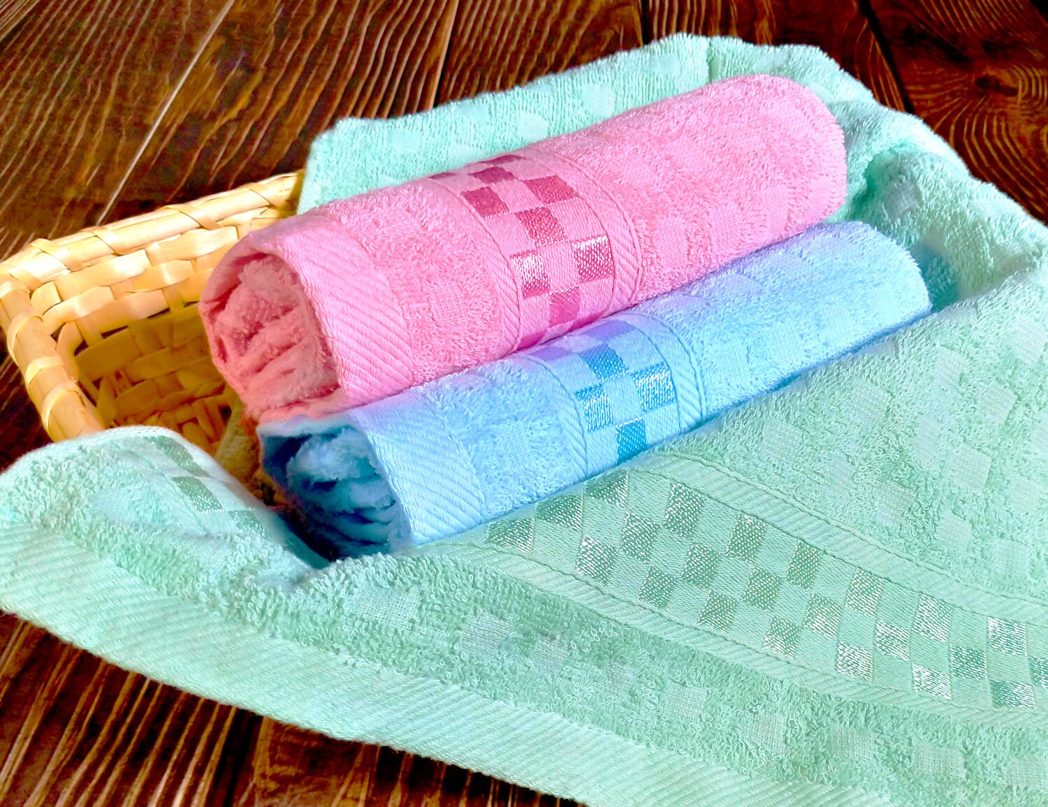 Checkered Embossing Hand Towel Wholesale | Taiwantrade