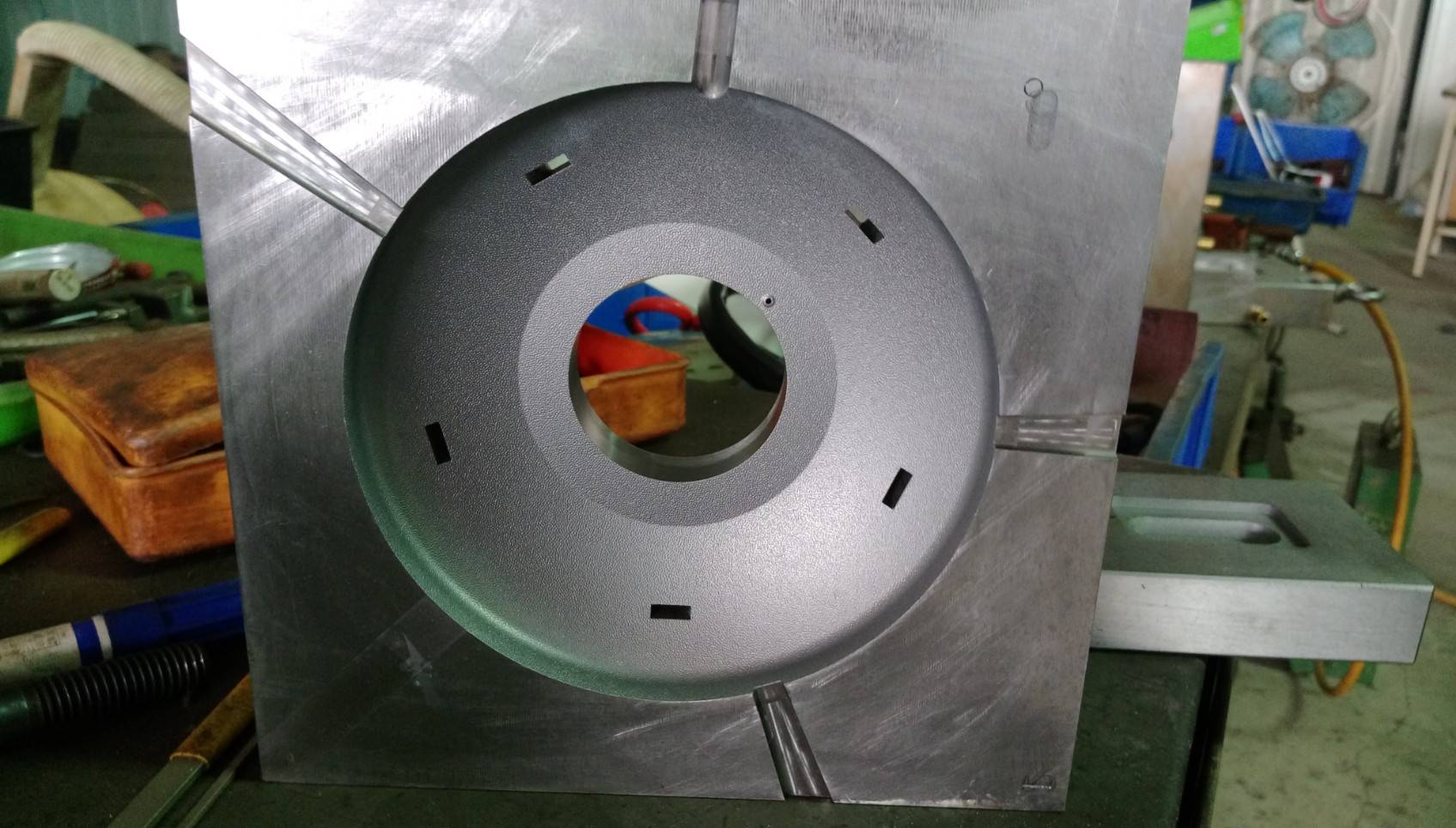 Charger shell plastic injection parts OEM Taiwan | Taiwantrade