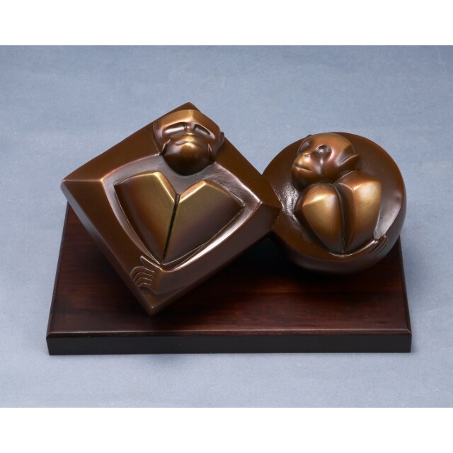 Copper Statue of Human (Snuggle) | Taiwantrade.com