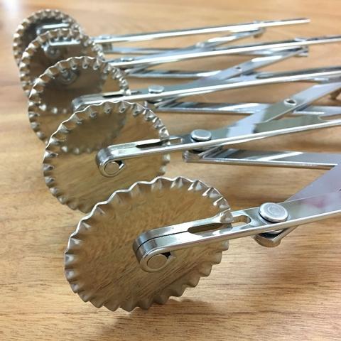 High Efficiency Expandable Metal Serrated Blades Dough Cutter | CASTALY ...