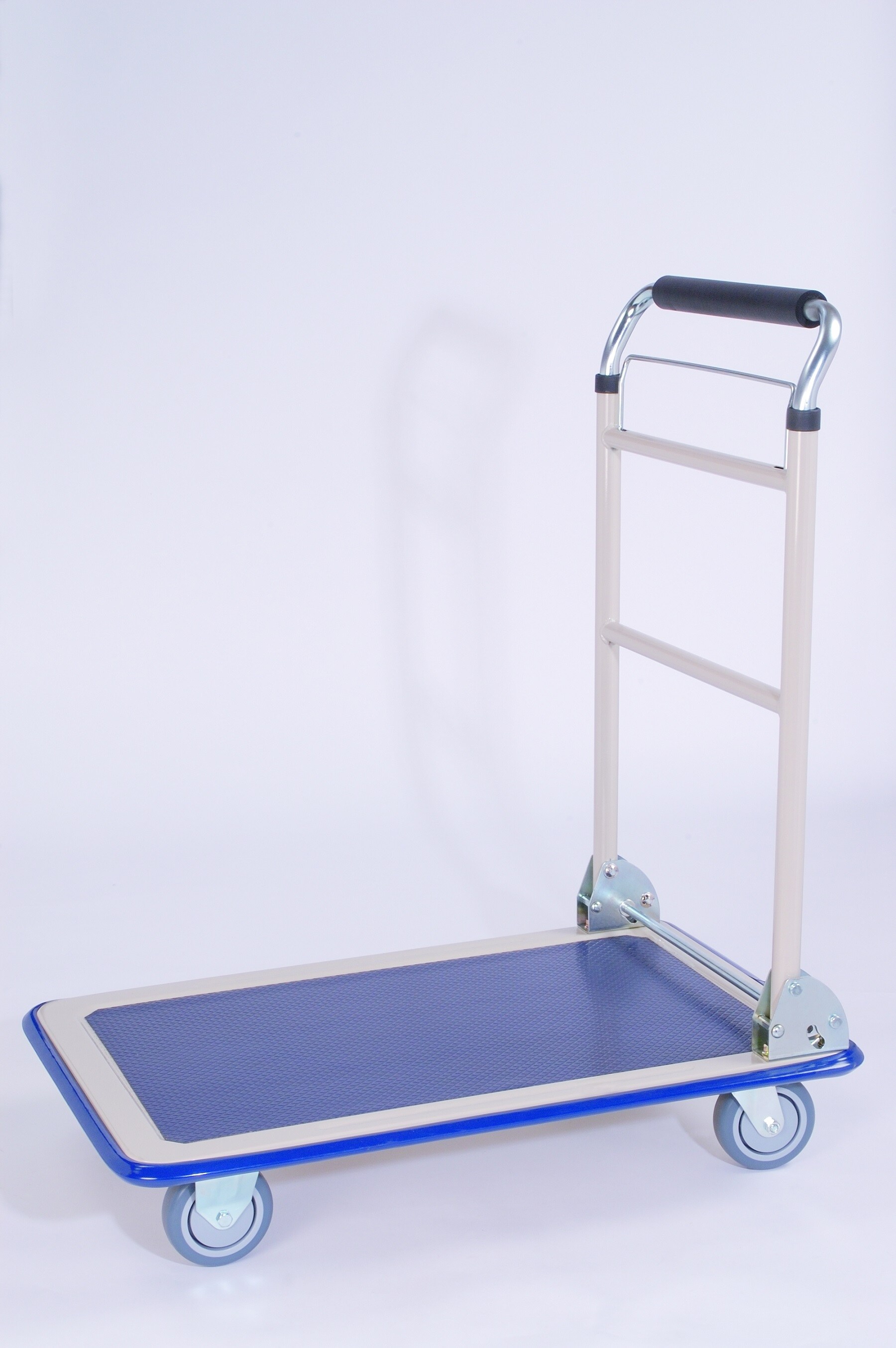 Foldable Platform Hand Truck, capacity 200kgs to 300kgs | Taiwantrade.com