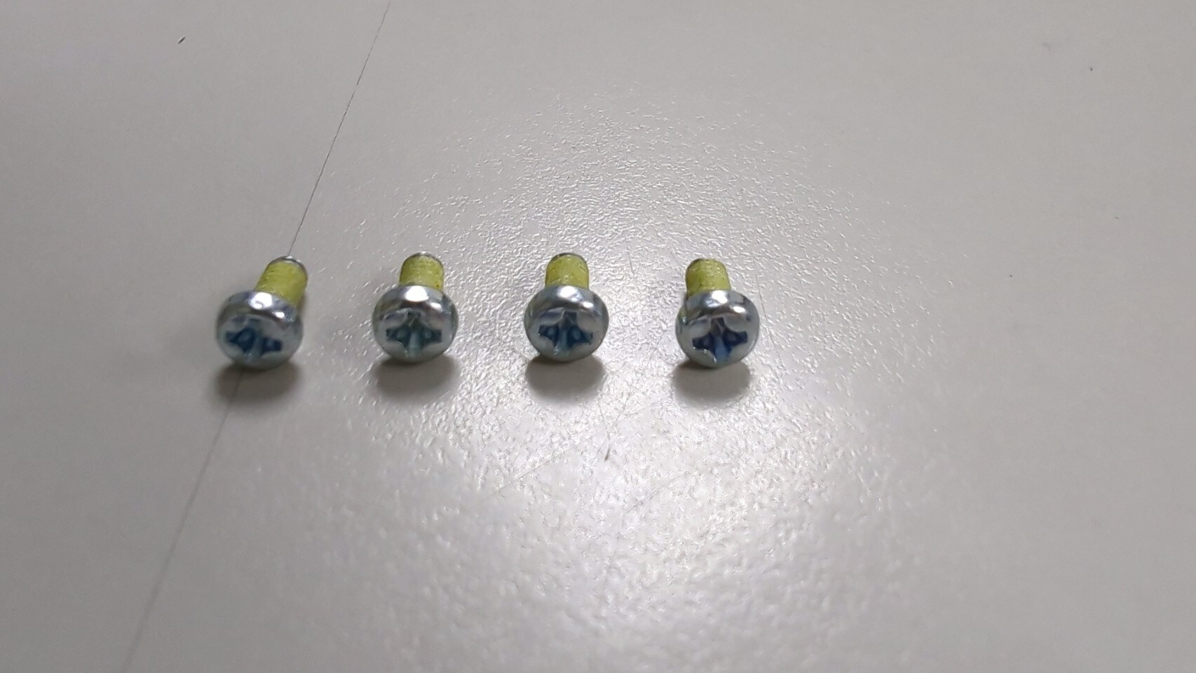 PAN HEAD SCREW ,M3-0.5X6,ZINE PLATED,PRECOTE 30 | Taiwantrade