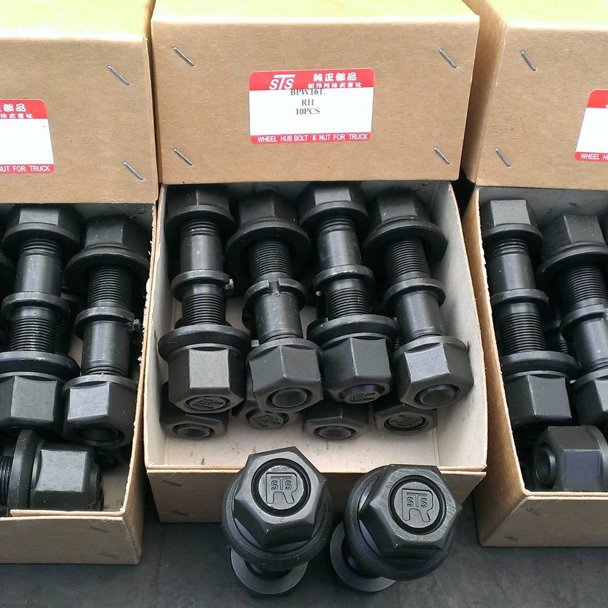 Durable Axle Screws from Leading Screw Manufacturer for Trailer Parts ...